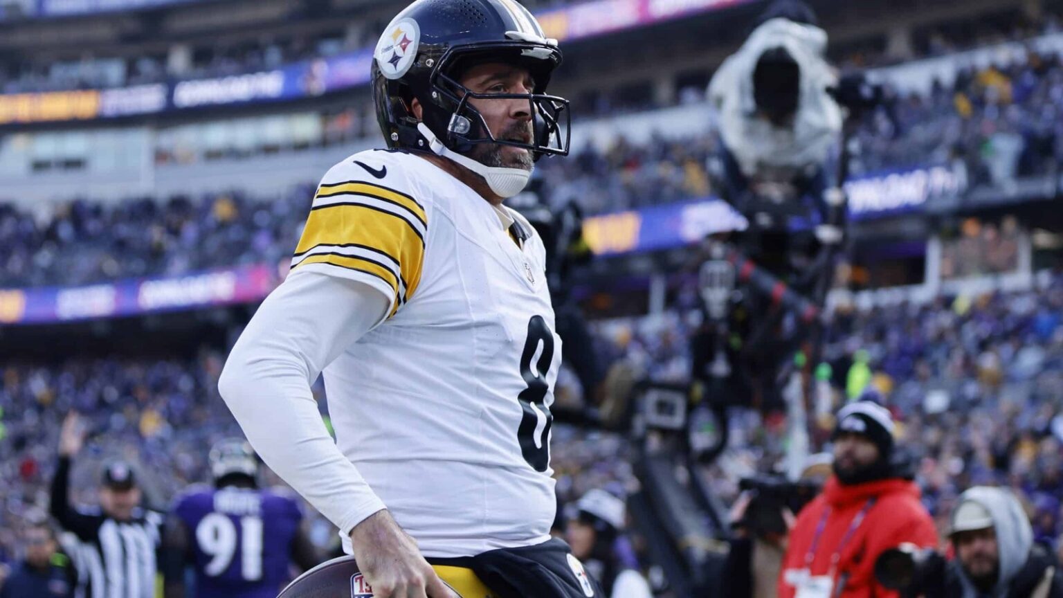 Aaron Rodgers Defends Mike Tomlin After Steelers' Victory Over Ravens
